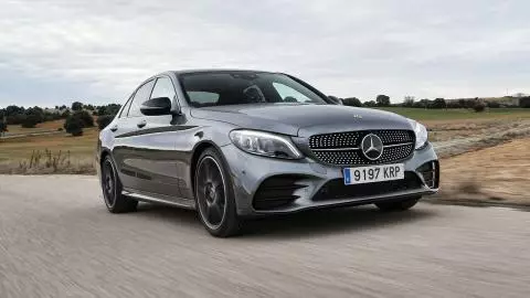 Mercedes C-Class 200 EQ బూస్ట్ని పరీక్షించండి