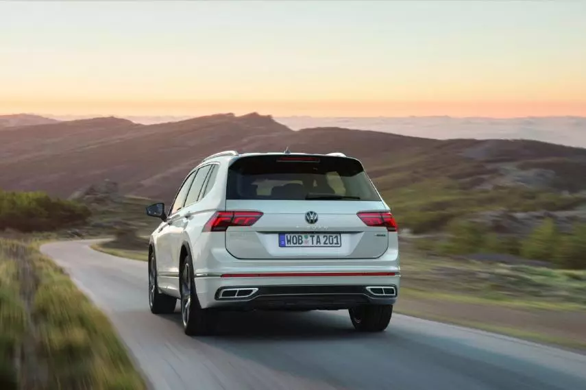 Volkswagen Tiguan Allspace 2021 มุมมองด้านหลัง