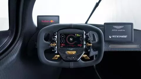 Aston Martin Valkyrie'nin fotoğrafı.