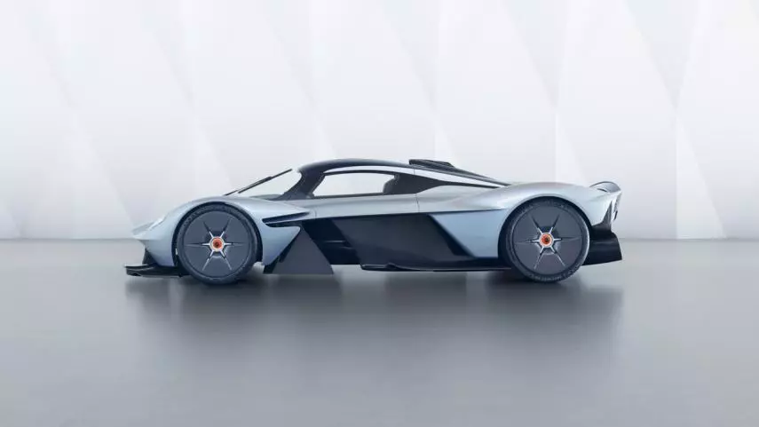 Aston Martin Valkyrie'nin fotoğrafı.