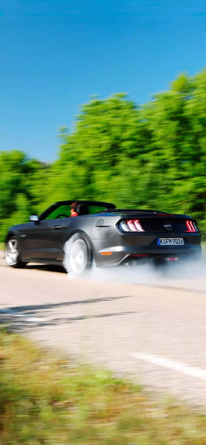 خلفية الهاتف الذكي ford mustang gt convertible