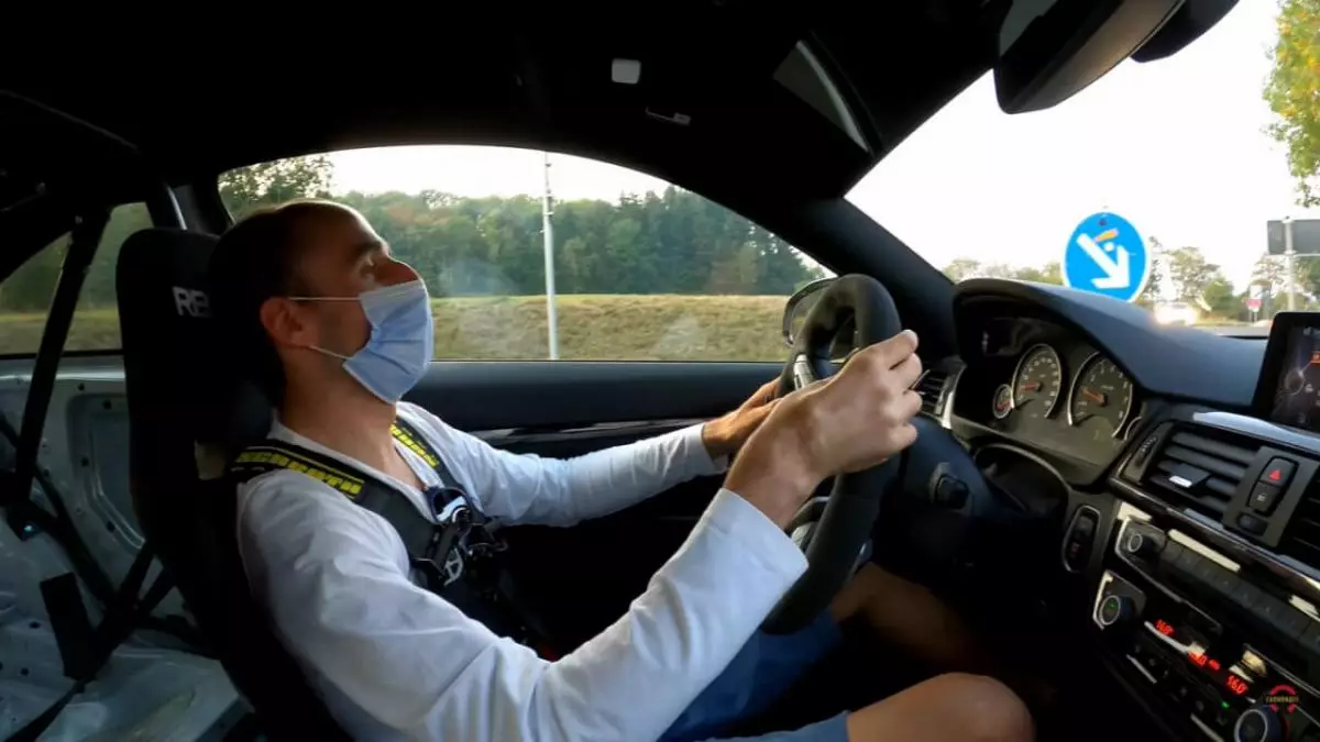 Robert Kubica si diverte molto al Nürburgring a bordo di una BMW M4