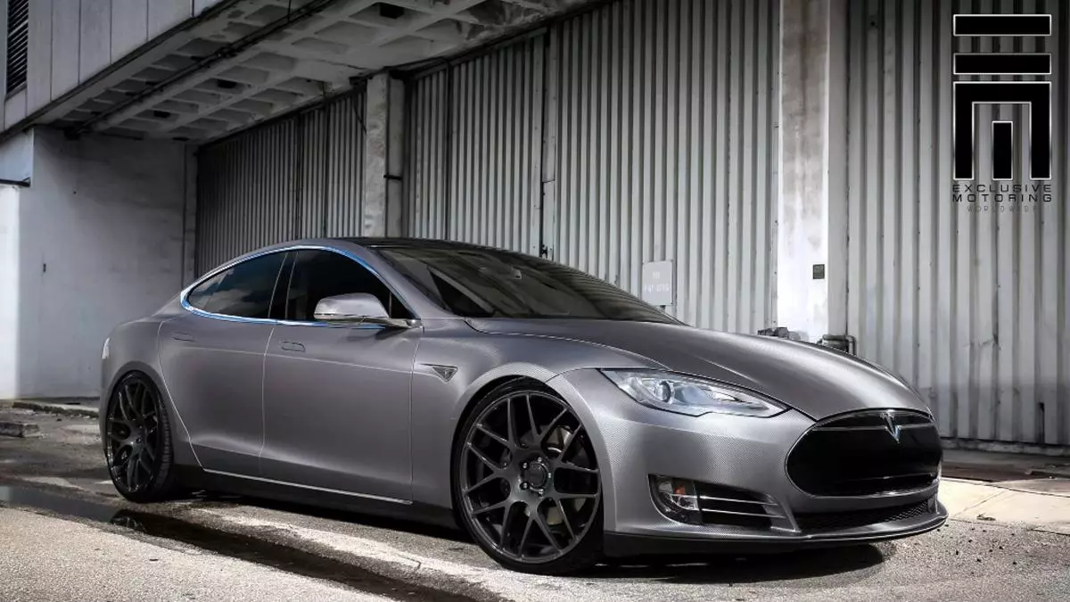 Come migliora la Tesla Model S con quattro tocchi!