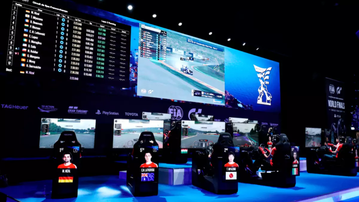 Simracing සහ eSports හි 'උත්පාතය': F1 පවා අතථ්‍ය වන විට