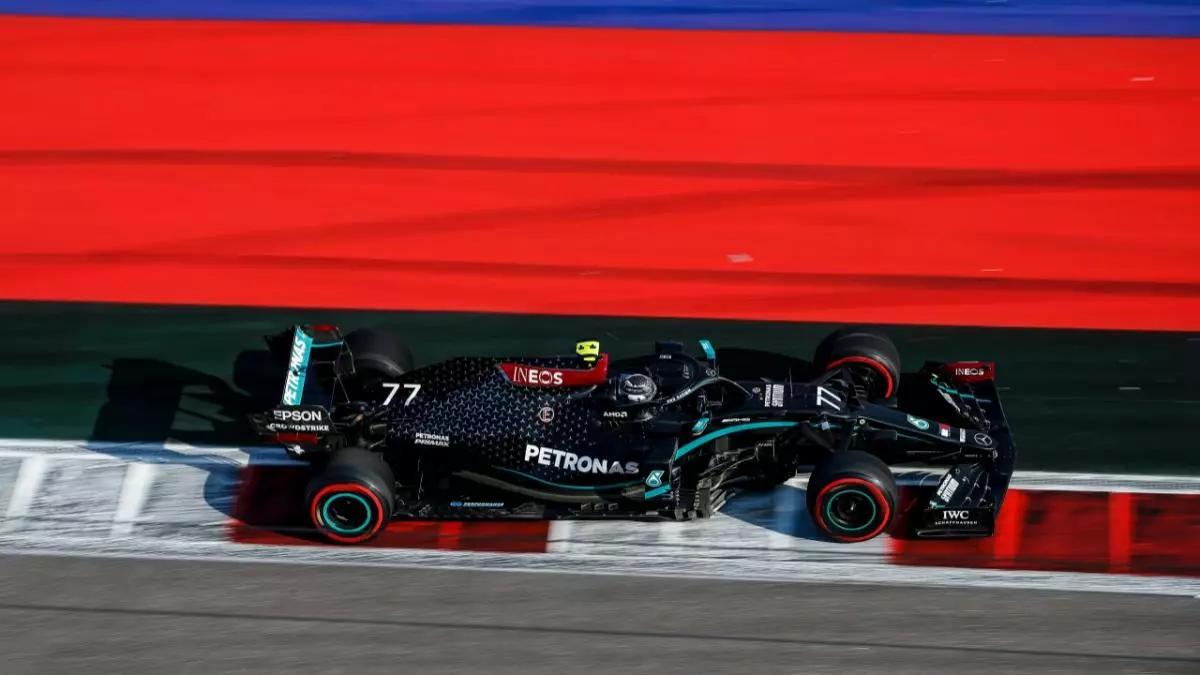 VN Rusije F1 2020, prosti trening 2: Mercedes poveljuje, Sainz 4. in Renault sanja o stopničkah