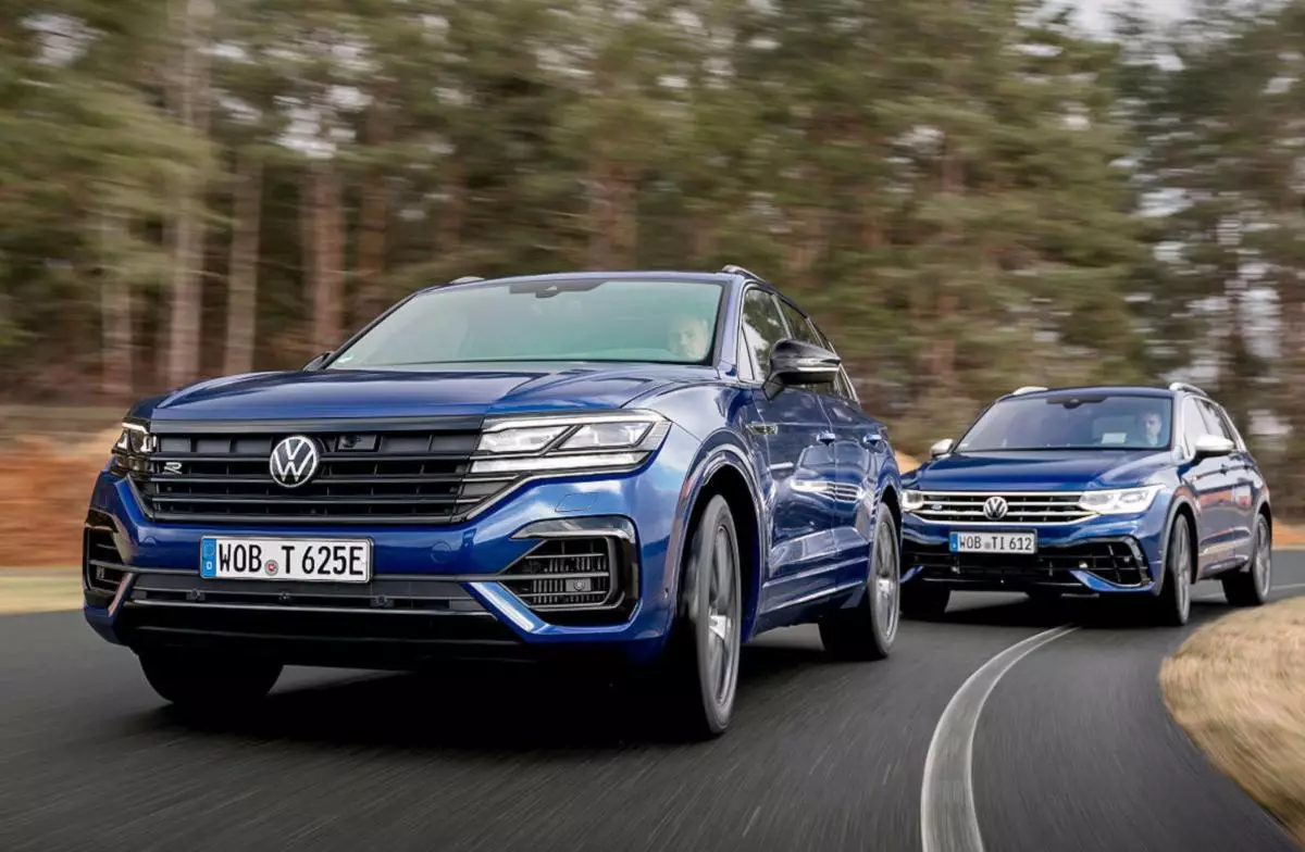 Samanburður á Volkswagen Touareg R vs Volkswaen Tiguan R: jeppa og sportbíll í einu