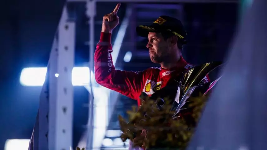 Sebastian Vettel wygrywa w Singapurze