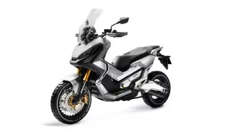 Honda-City-äventyr-Motorcykel-utställning-Milano-EICMA-2015