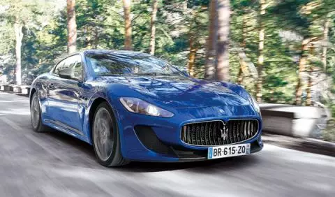 Maserati Gran Turismo MC Stradale përpara