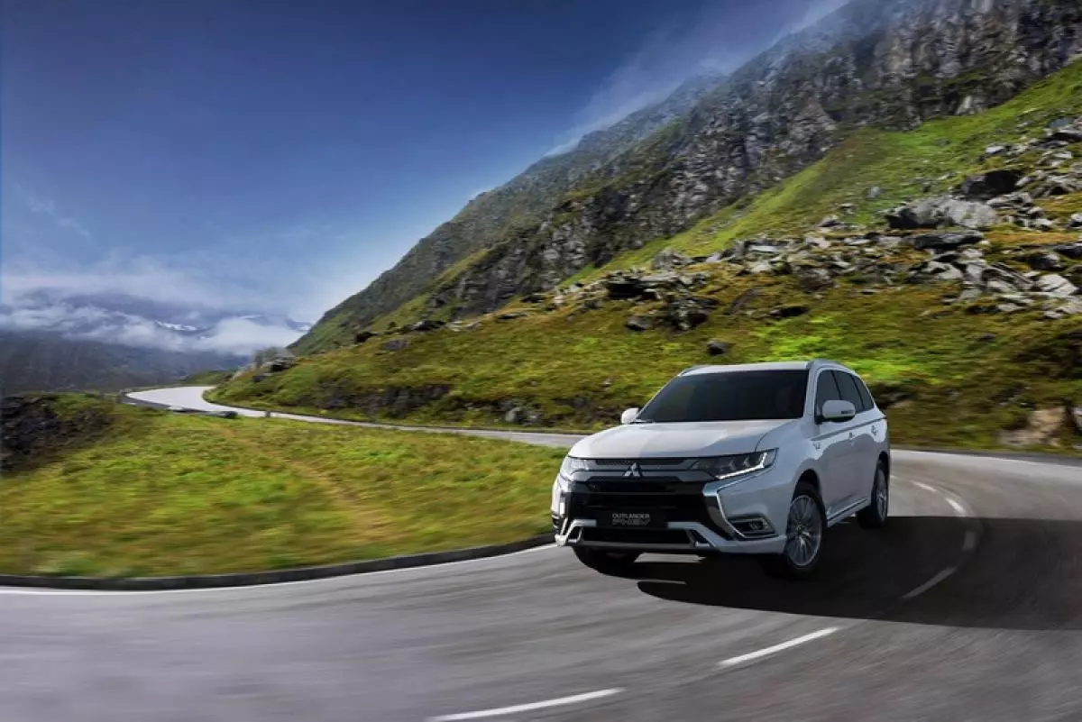 7 dahilan kung bakit ang 2019 Mitsubishi Outlander PHEV ay isang natatanging SUV