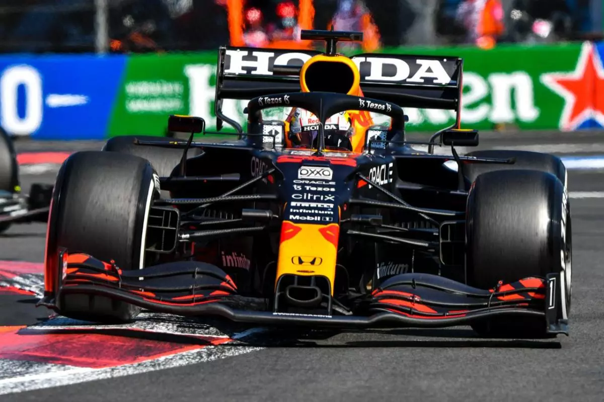 De Max Verstappen wënnt Mexiko, Sainz 6 an Alonso 9