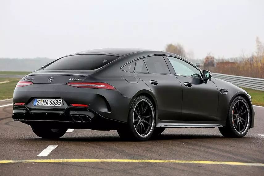 テスト: メルセデス AMG GT 63 S 4Matic+ 4