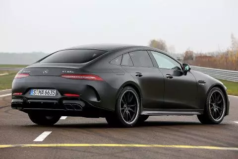 テスト: メルセデス AMG GT 63 S 4Matic+ 4