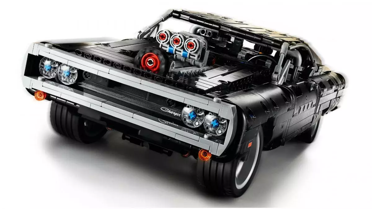 Dominic Toretto Dodge Charger, saadaval Lego Technicus