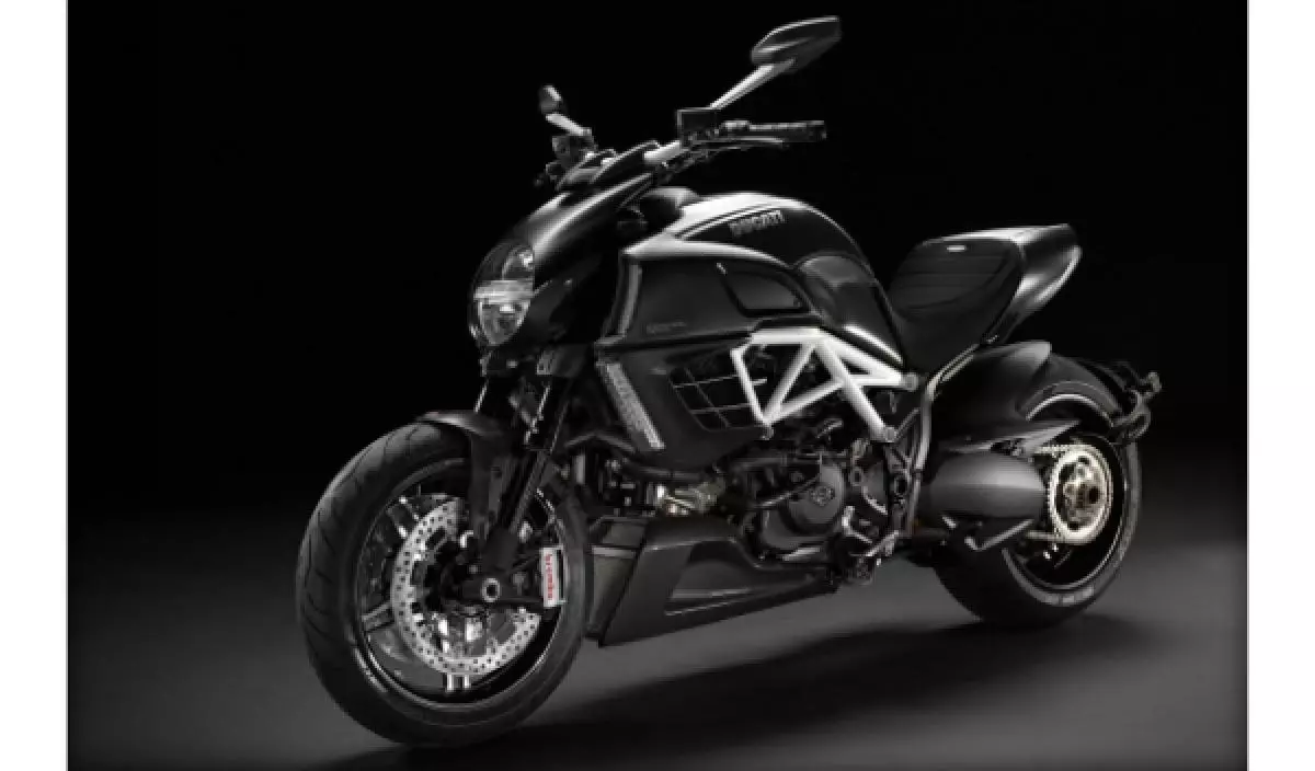 Ducati Diavel AMG kommer att börja säljas i juni