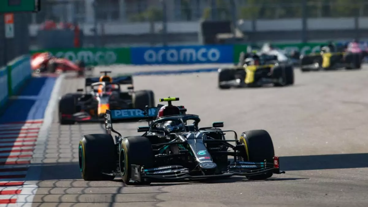 Bottas sigrar í Rússlandi, Hamilton fékk refsingu og Sainz slys