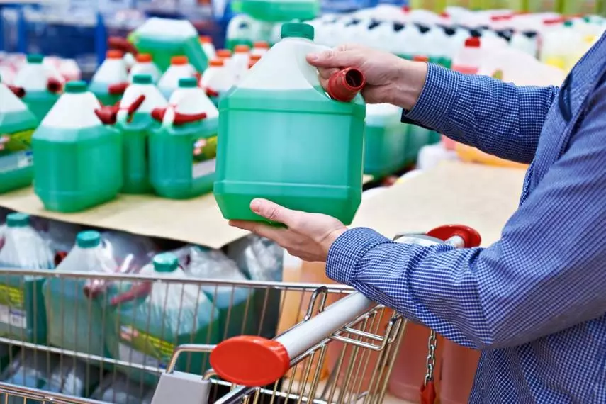 Hoe om veërvloeistof te hervul en hoekom jy nie net water moet gebruik nie