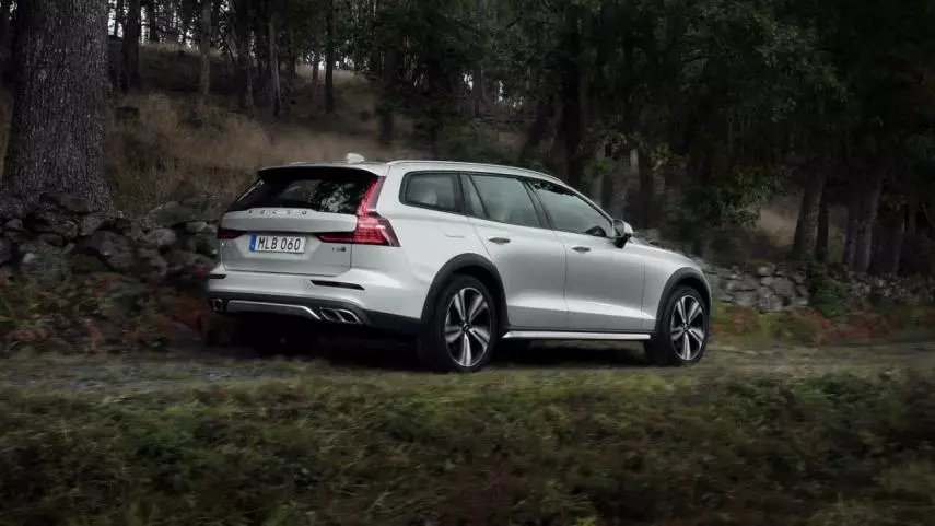 Volvo V60 ຂ້າມປະເທດ