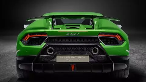 Ceoltóir(í): Lamborghini Huracan