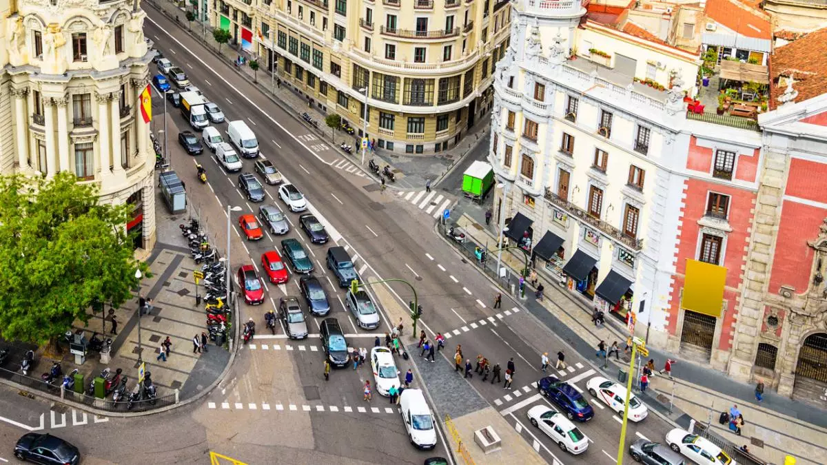 Renault Twingo nó Hyundai i10, atá níos fearr a fhoghlaim chun tiomáint?