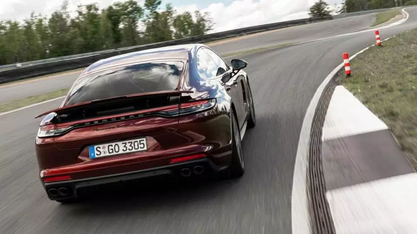 5-itandukaniro-porsche-panamera-2021