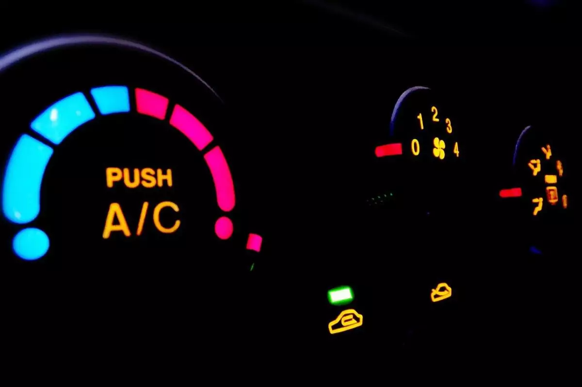 Trije razlogi, zakaj klimatska naprava v avtomobilu ne hladi