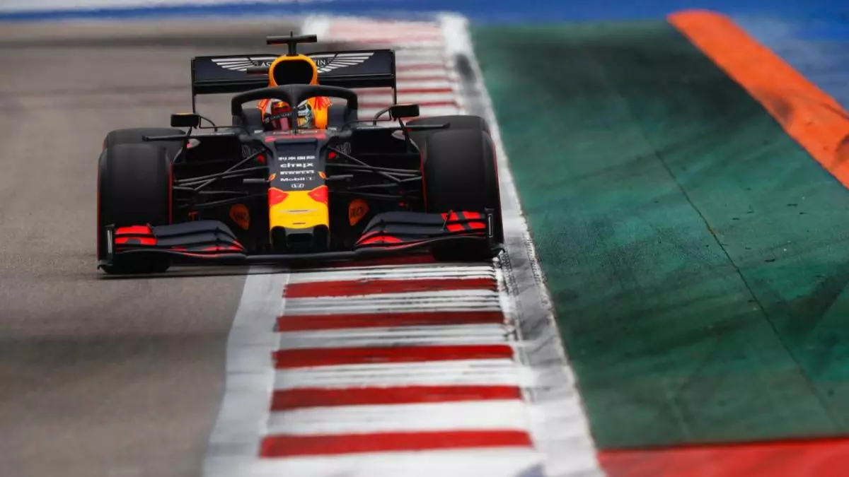 বিনামূল্যে অনুশীলন 2 রাশিয়ান GP F1 2019: Verstappen লিড, Leclerc 2য়