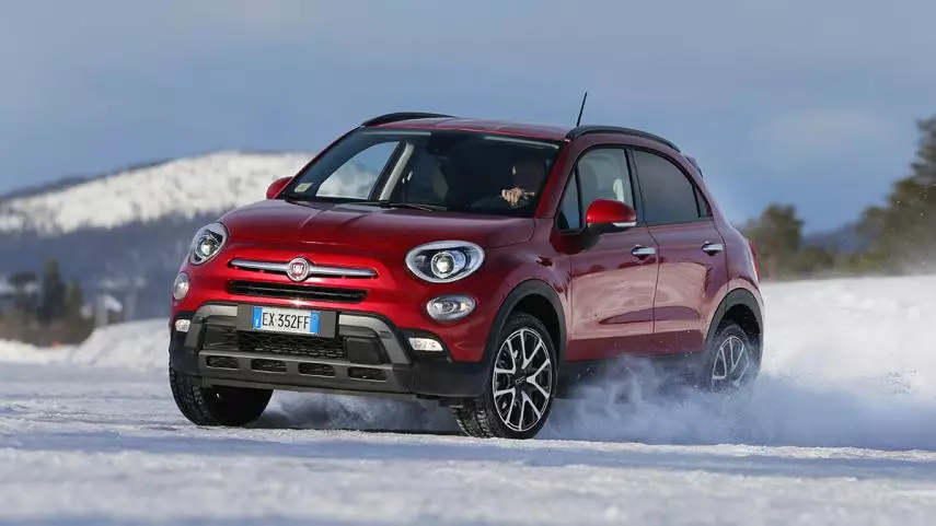 Fiat 500X ledus un sniega līkne 2