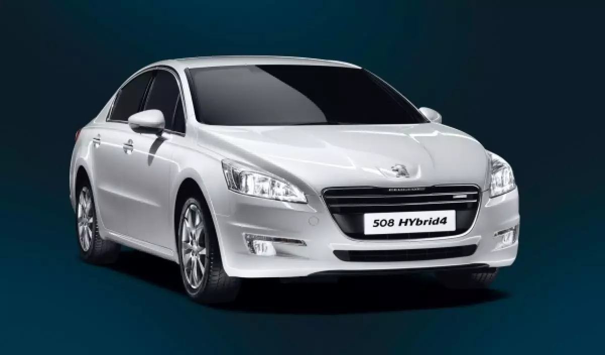 Tshiab Peugeot 508 HYbrid4, thib peb hauv dabneeg