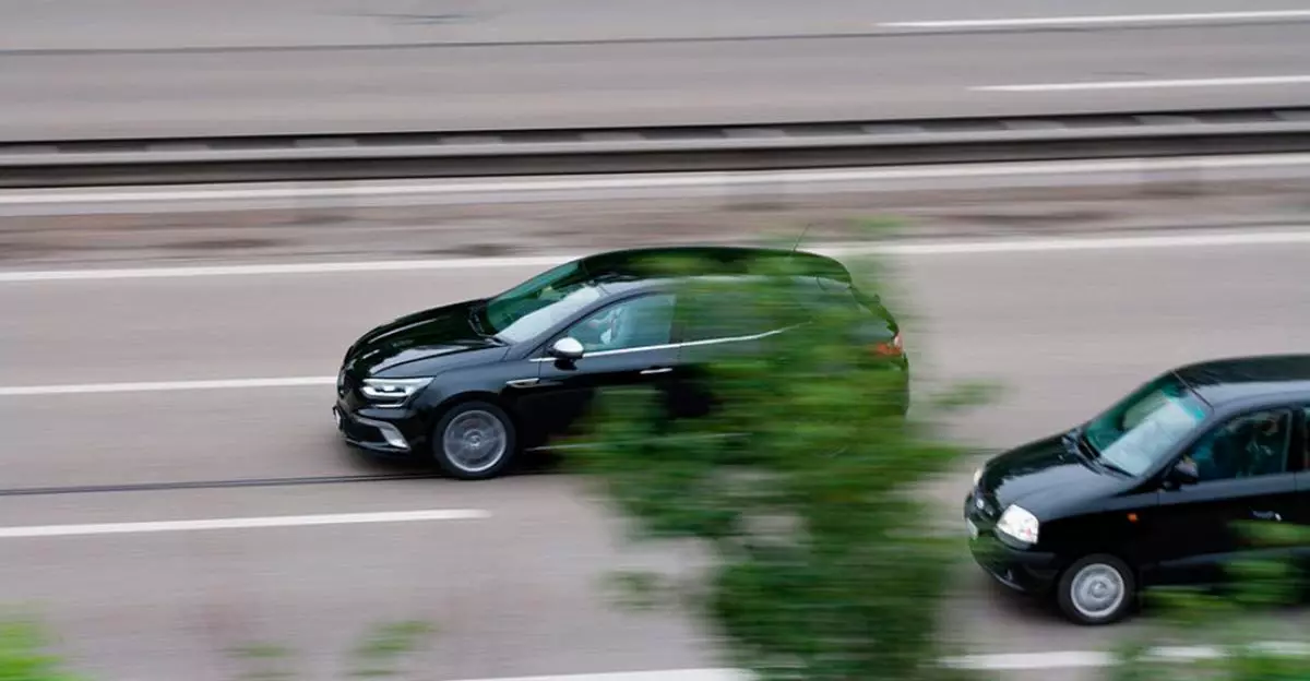 La DGT manté la intenció d'eliminar el marge de 20 km/h en avançar a carreteres secundàries