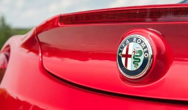 Alfa Romeo ավտոմեքենայի ապրանքանիշի լոգոն