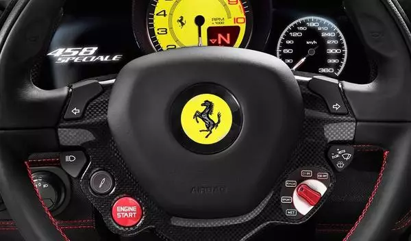 Ferrari auto markaren logotipoa