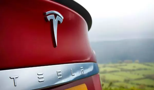 Logoya marqeya otomobîla Tesla