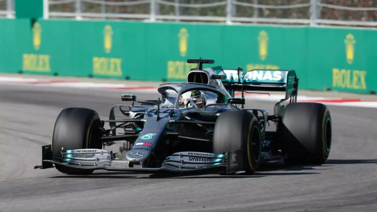 Errusiako F1 GP Race 2019: Hamiltonek polemikaz irabazi du Ferrarin