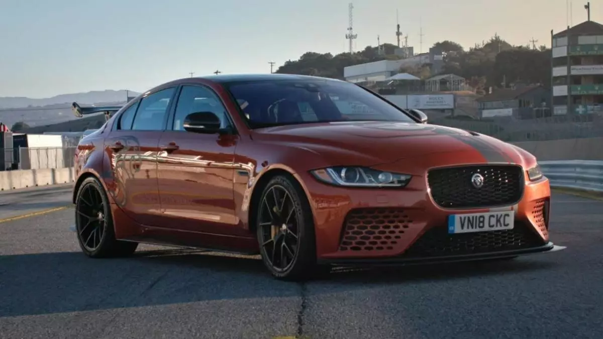 Jaguar XE SV Project 8 ndiyo inokurumidza sedan paLaguna Seca