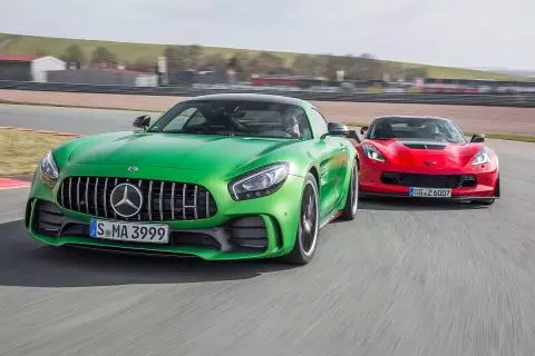 シボレー コルベット Z06 vs メルセデス AMG GT R