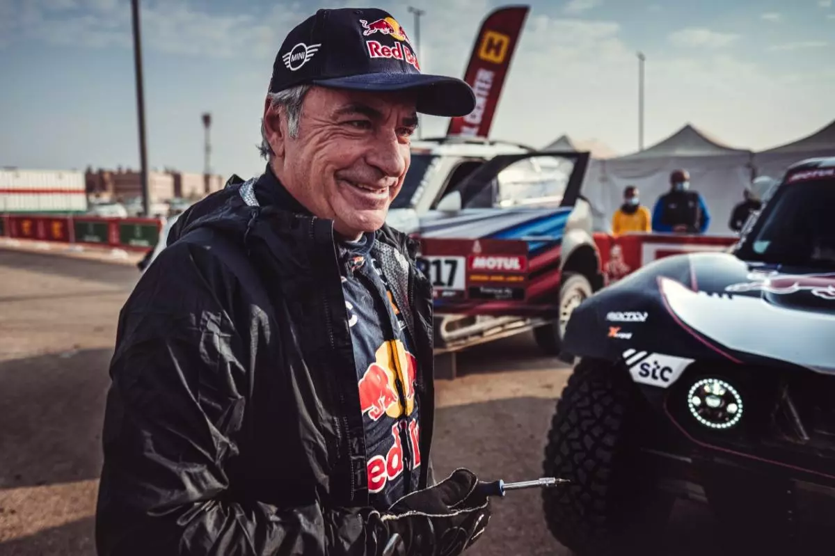 Carlos Sainz, ane Audi muDakar 2022?