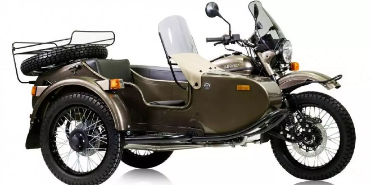 Ural Ambassador: moto, vodka, sardine, ha tutto!