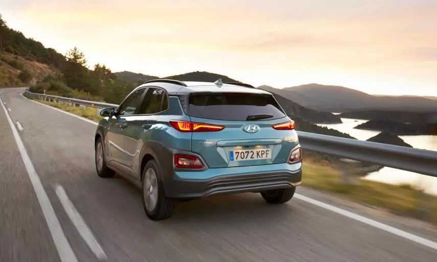 Amashanyarazi ya Hyundai Kona, ibyiza bitatu nibibi ugereranije na Hybrid