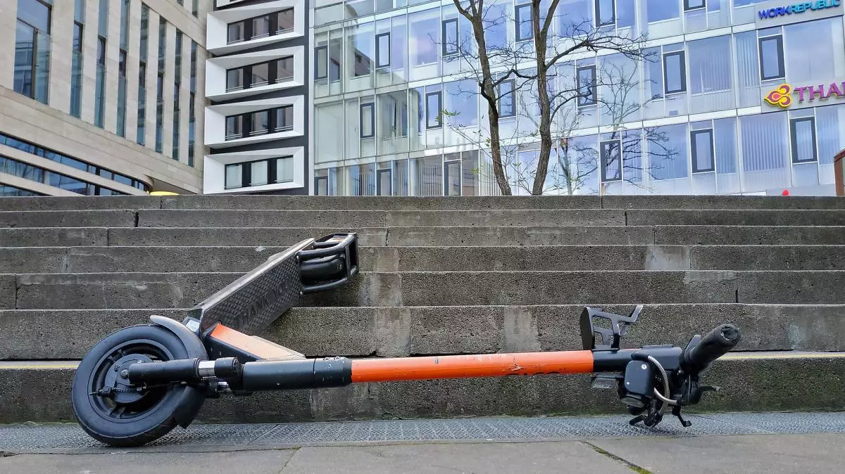 D'DGT mécht kloer ob elektresch Scooter Versécherung brauchen