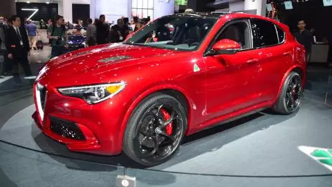 بهترين SUVs 2017 Alfa Romeo Stelvio