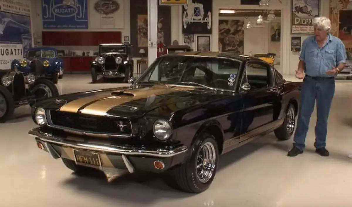 جەي لېنو بىزگە 1966-يىلدىكى فورد ياۋا ئات GT 350-H نى كۆرسەتتى