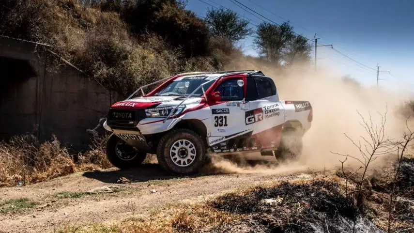 Alonso ja Coma – Toyota Hilux