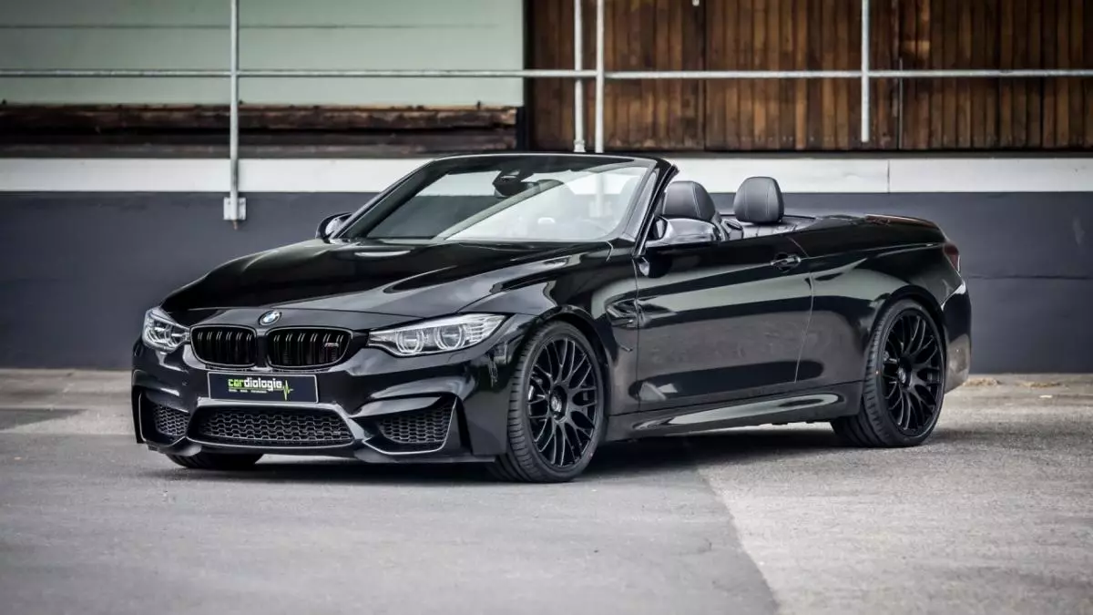 Ke kamoo lisebelisoa tsena tsa Barracuda le Cardiologie li lumellanang le BMW M4 Cabrio