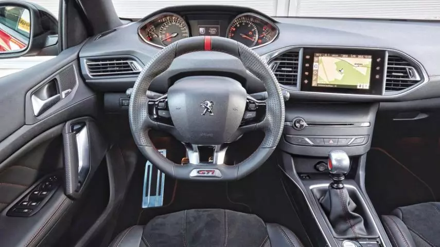 Муқоисавии Peugeot 308 GTI против VW Golf GTI Performance