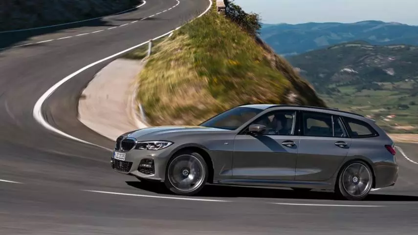 BMW 3 Series Touring kuruhande rwa 2019