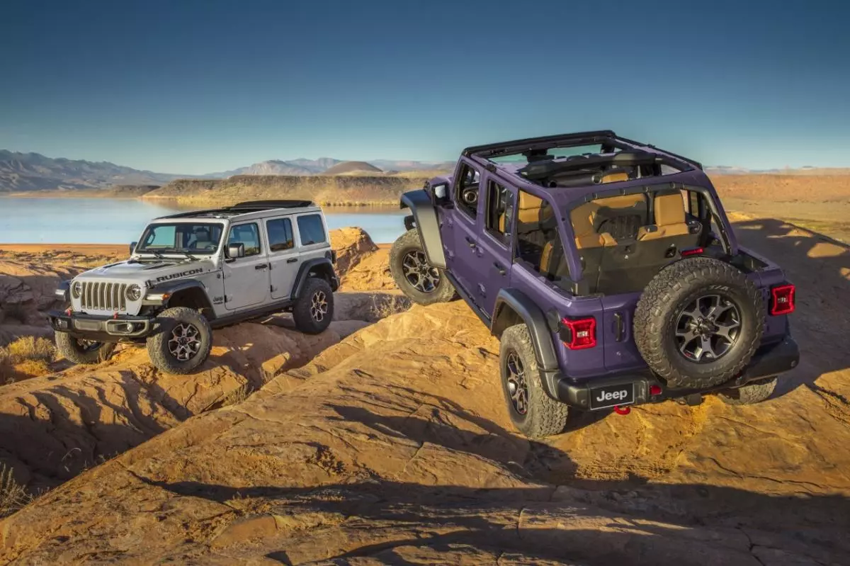 Jeep Wrangler 2023 елларга төсләр күрсәтә