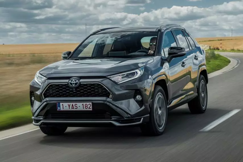 رينالٽ آرڪانا يا ٽويوٽا RAV4