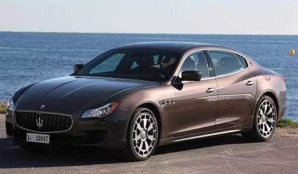 Brucia una Maserati Quattroporte GTS in Azerbaigian 58852_4