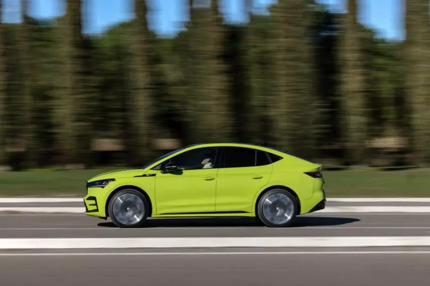 Tès Skoda Enyaq Coupe RS iV silwèt